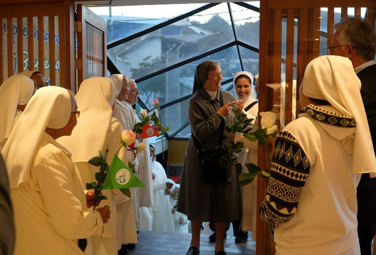 Madre Chiara Cazzuola, Superiora General de las FMA, llega al Ecuador ...
